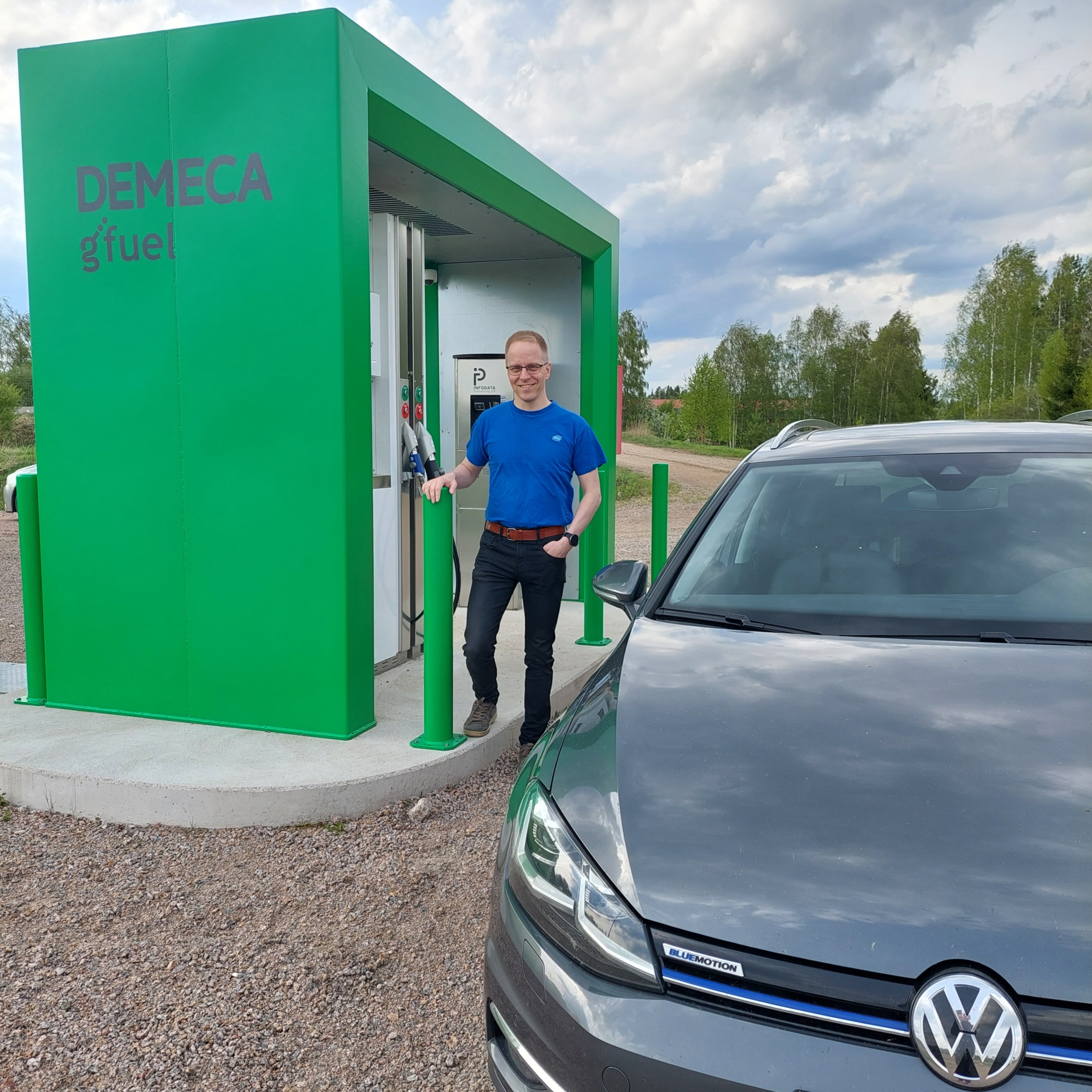 Kotitilalta eväät ja arvostus biokaasuautoiluun | Demeca Oy